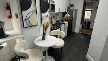 Apartamento conforto, vista para a cidade | Opções para refeição