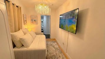 Apartamento conforto, vista para a cidade | Área de estar