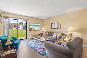 Casa, várias camas (Summerhouse Townhomes #2- Changes in ) | Área de estar