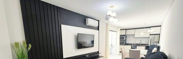 Apartamento Deluxe, acesso à piscina, vista para a praia | Sala de estar