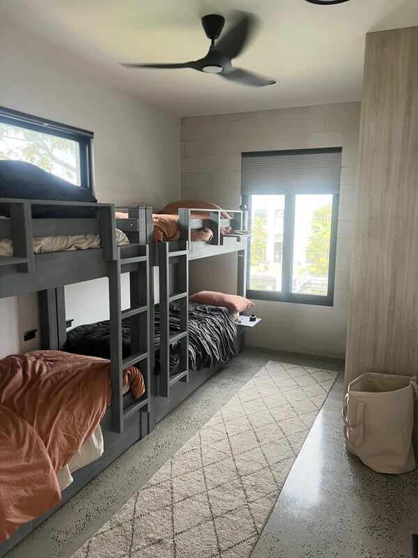 Oatland 26 Esplanade Coastal Retreat - Gold Coast