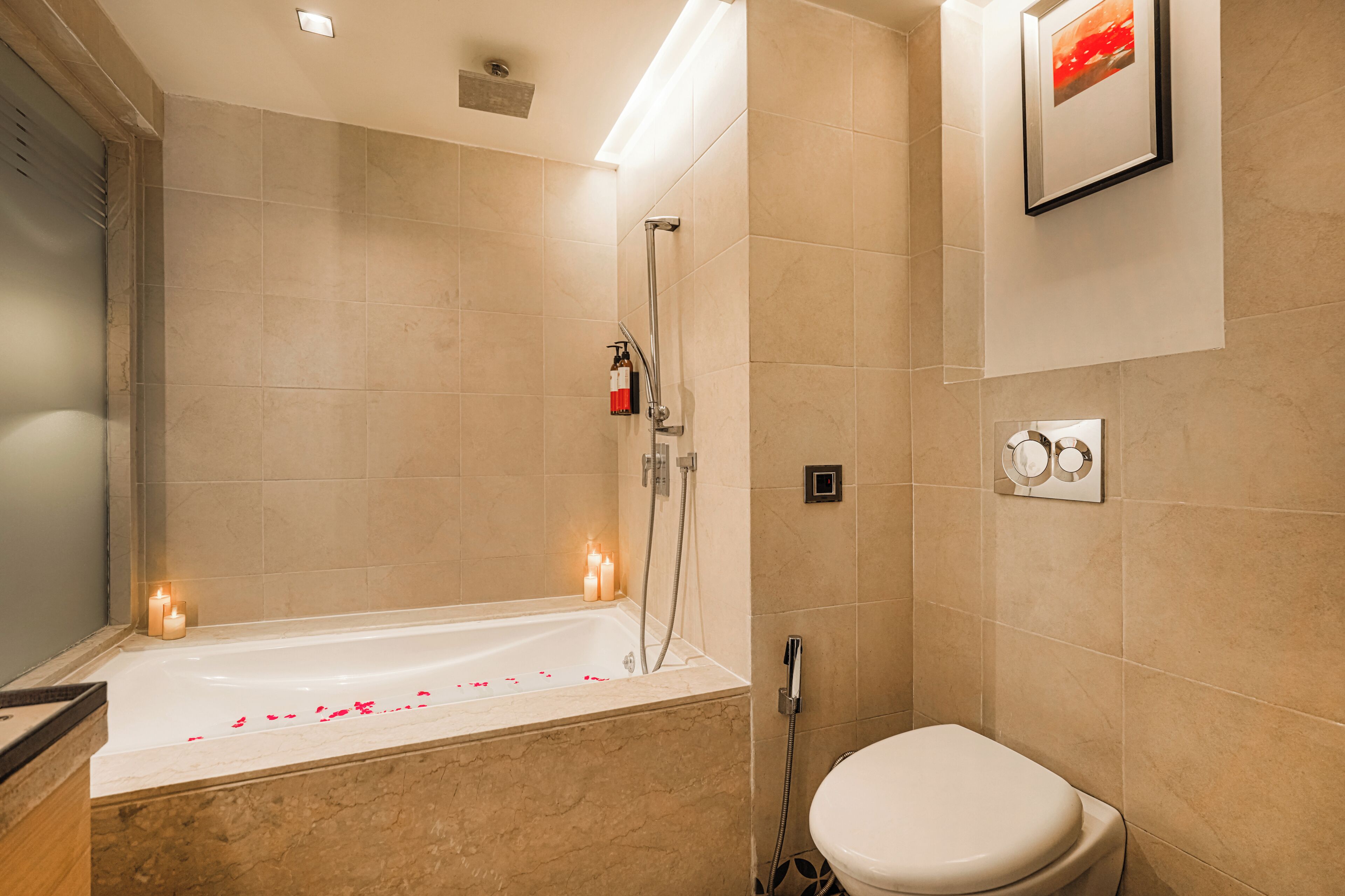 Suite-Estúdio Executiva | Casa de banho | Artigos de higiene pessoal grátis, um secador de cabelo, chinelos 