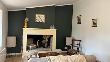 Casa, vista para o jardim | Interior