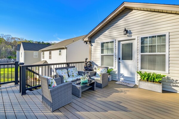 Deck, Patio! Charming Concord Studio Near Speedway - Midland, NC