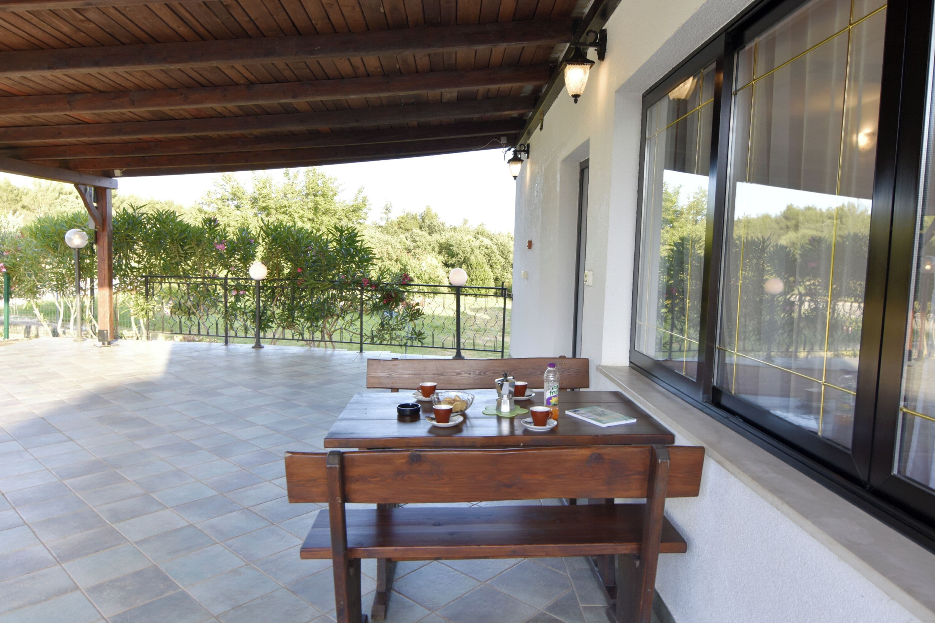 Apartamento, 2 quartos, varanda, vista para o jardim | Terraço/pátio
