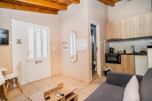 Apartamento, varanda, vista para o jardim | Sala de estar