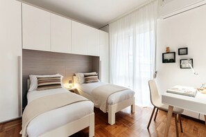 Apartamento | Roupa de alta qualidade, edredões de penas, ferro/tábua de engomar 