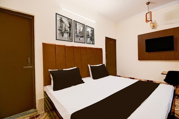 Classic With Balconyhotel Parv - Varanasi