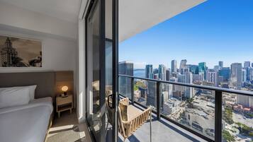 Estúdio, sacada, vista para a cidade