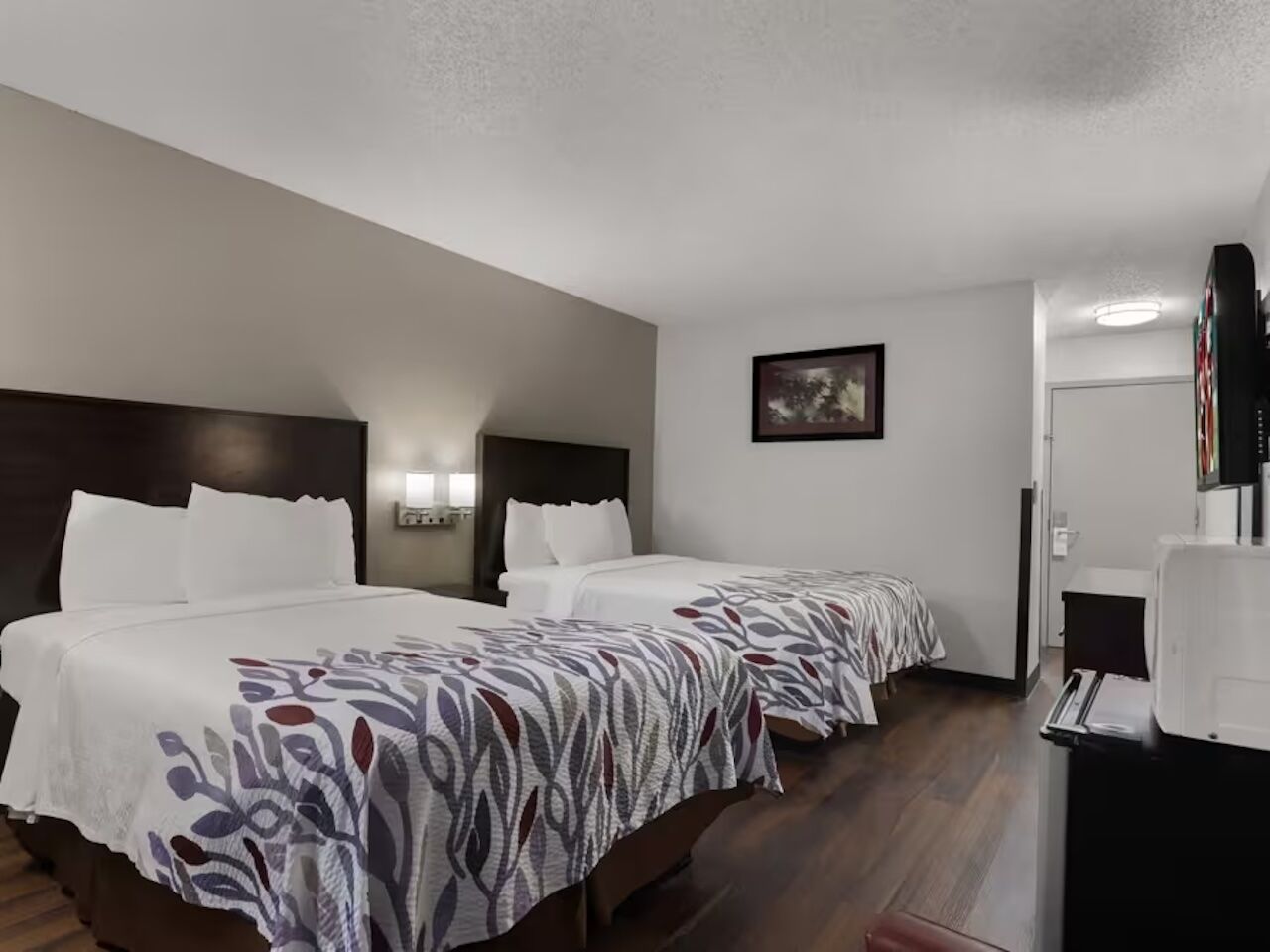 Double Full Beds | Steps To Children's Museum | Free Parking & Pool Access - Savannah