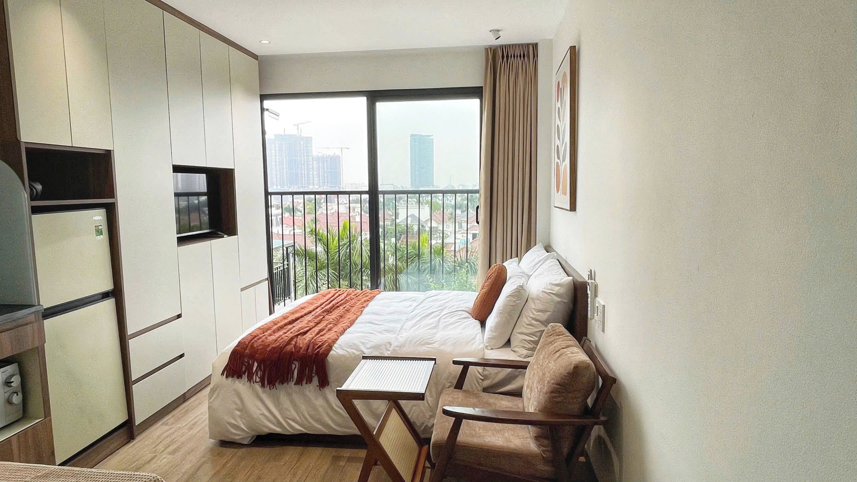 Estúdio Deluxe, varanda, Vista para a cidade | Minibar, secretária, secretária adequada para computadores portáteis 