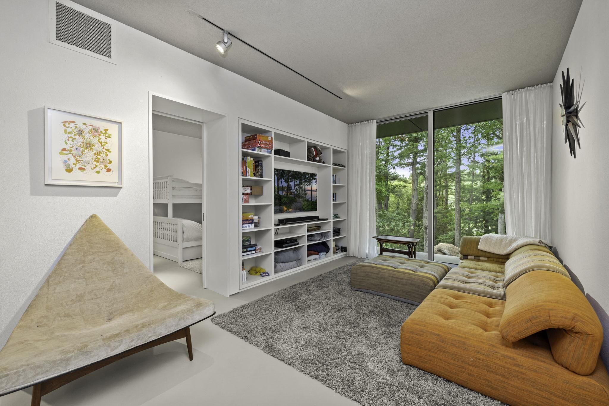 Unique 6 Bed 5 Bath Cottage On Lake Muskoka With Pool - Gravenhurst