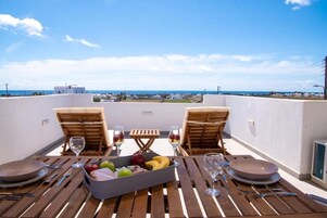 Casa de Luxo, vista para o mar | Refeições ao ar livre