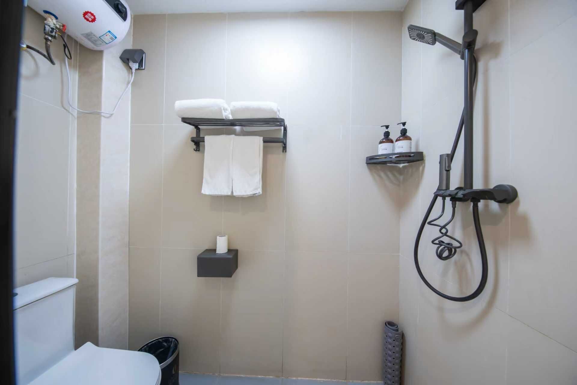 Quarto Twin Clássico, vista para o pátio | Casa de banho