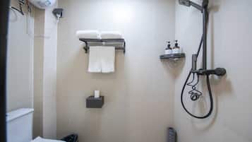 Quarto Twin Clássico, vista para o pátio | Casa de banho