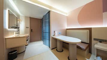 Quarto Duplo Básico, vista para o pátio | Spa