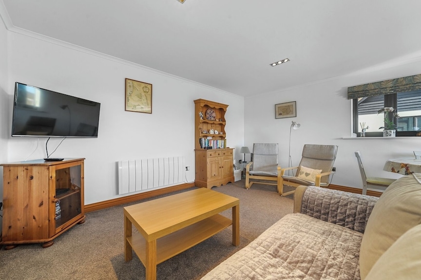 Pet-friendly Two-bedroom Annex In Little Yeldham, Essex - Hedingham Castle