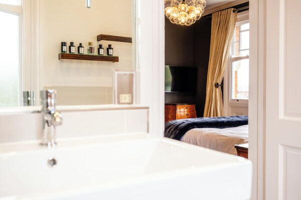 Beautiful 5 Bedroom Home In Evesham - Evesham