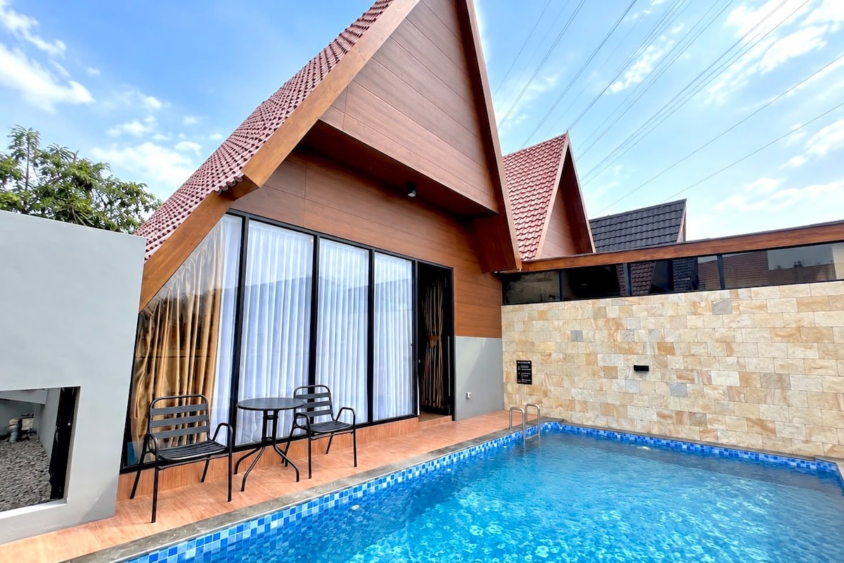 Quarto grand, varanda, vista para a piscina | Terraço/pátio