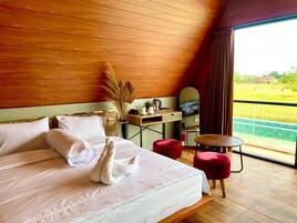 Quarto luxo, varanda, vista para a piscina