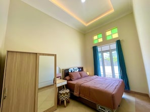 Vila luxo, vista para o jardim | Escrivaninha, Wi-Fi de cortesia