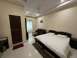 Quarto Deluxe, Vista para a cidade | Ferro/tábua de engomar, Wi-fi grátis