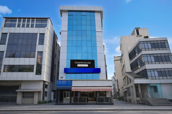 Super Townhouse Richmond Mg Road Metro - 