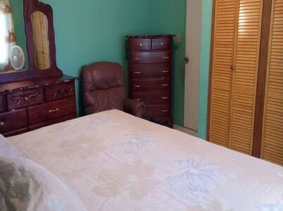 Room-room With Queen Size Bed