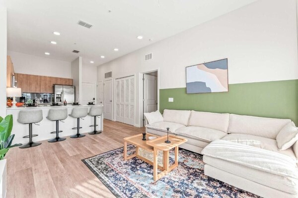 Riviere 3br Apartment Stylish King Family Pets Friendly Pool & Gym Near Epic Universeopens - ウィンターパーク, FL