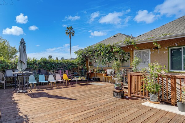 Walkable Dtwn Oakland Apt W/ Shared Rooftop! - Alameda, CA