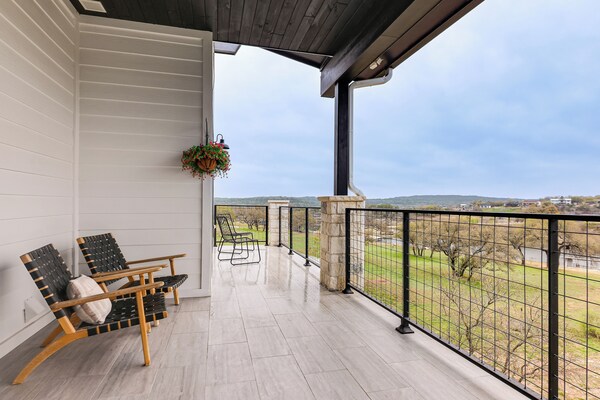 Hot Tub, Lake View! Lakefront Marble Falls Home - Spicewood, TX