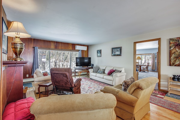 Group Friendly! Riverfront Waupaca Retreat W/ Yard - Hartman Creek State Park, Waupaca