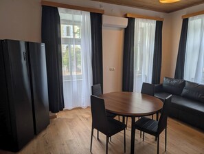 Apartamento, 1 quarto | Restaurantes