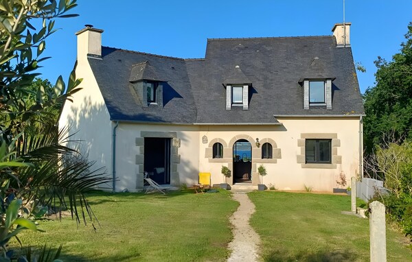 Family Home In Locquirec Bay - Locquirec