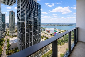 Suite-Estúdio Comfort, varanda, vista para o oceano | Vista da varanda