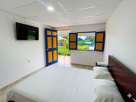 Quarto Duplo, vista para a piscina | Roupa de cama fornecida