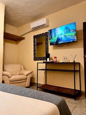 Quarto Deluxe, vista para o pátio | Wi-fi grátis