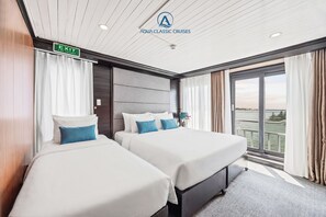 Suite Júnior, varanda, vista para o mar | Secretária, Wi-fi grátis 