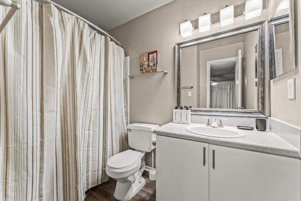 Apartamento, pátio | Casa de banho