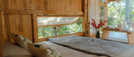 Bangalô em estilo japonês, vista para o jardim