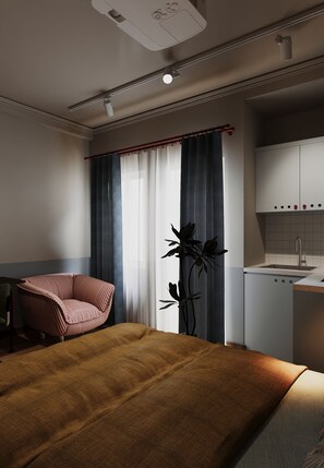 Quarto moderno com cama, poltrona, planta, janela com cortinas e uma kitchenette.