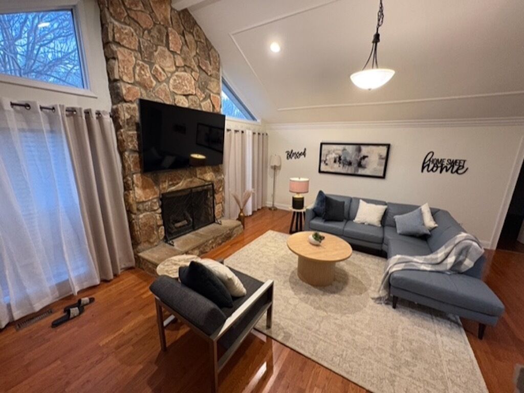 Mint Hill Luxury Retreat / Near Charlotte/3br/3ba /Gym - Midland, NC