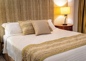 Quarto Comfort, Vista para a cidade | Secretária, secretária adequada para computadores portáteis 