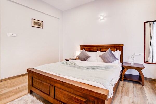 Elivaas 3 Bhk Aamy Villa With Pvt Pool - Lonavala