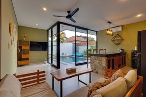 Vila, vista para a piscina | Área de estar