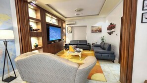 Apartamento Deluxe, varanda, Vista para a cidade | Sala de estar