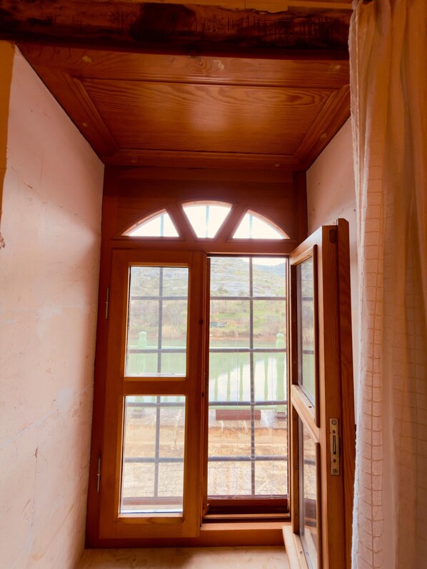 Quarto Twin, vista para o lago | Interior