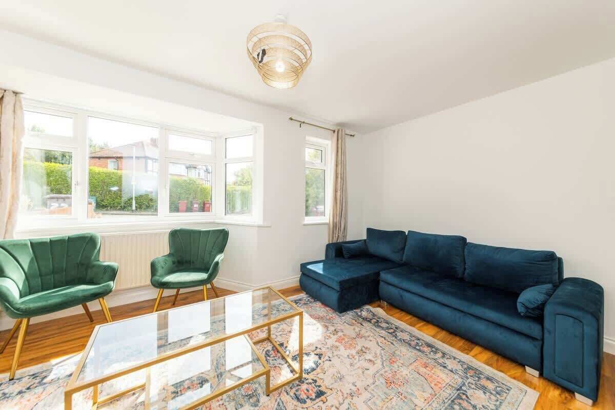 4 Beds | Free Parking | Fully Equipped Home - Reading