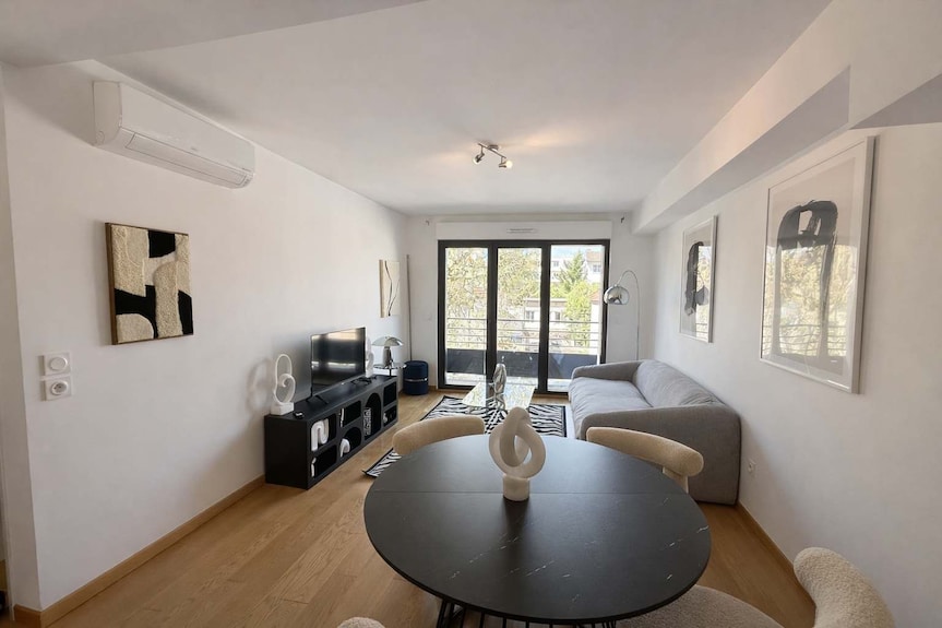 Charmant Appartement Avec Balcon A Courbevoie - 4p - Courbevoie