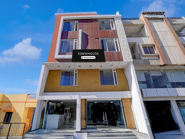 Townhouse Mahamrityunjay Dwar Ujjain - Ujjain
